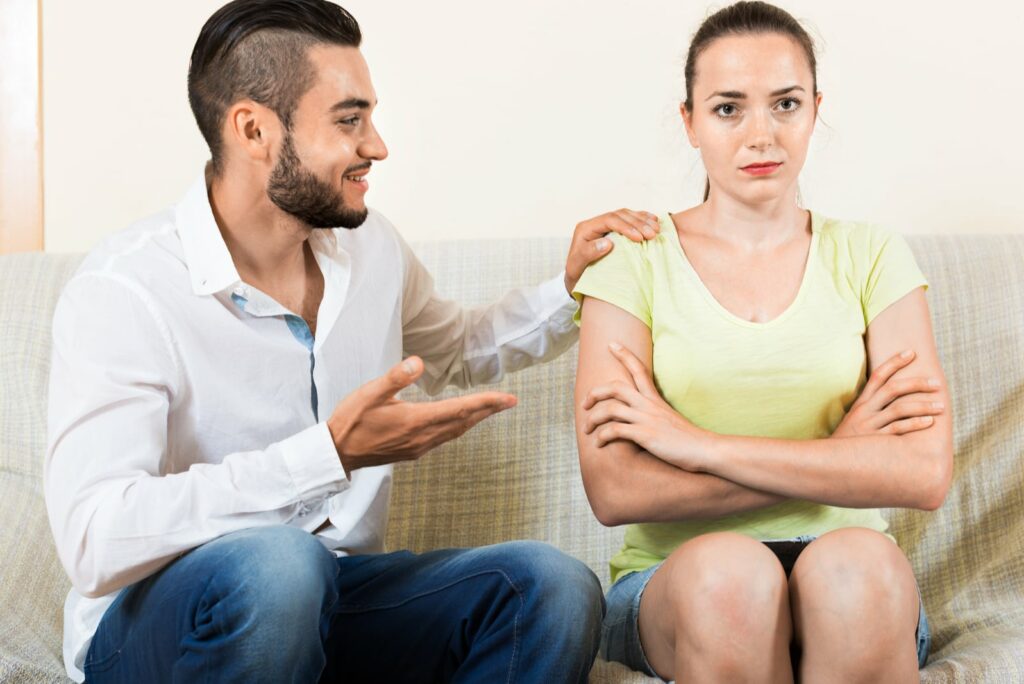 8 Frightening Signs He's An Emotional Manipulator