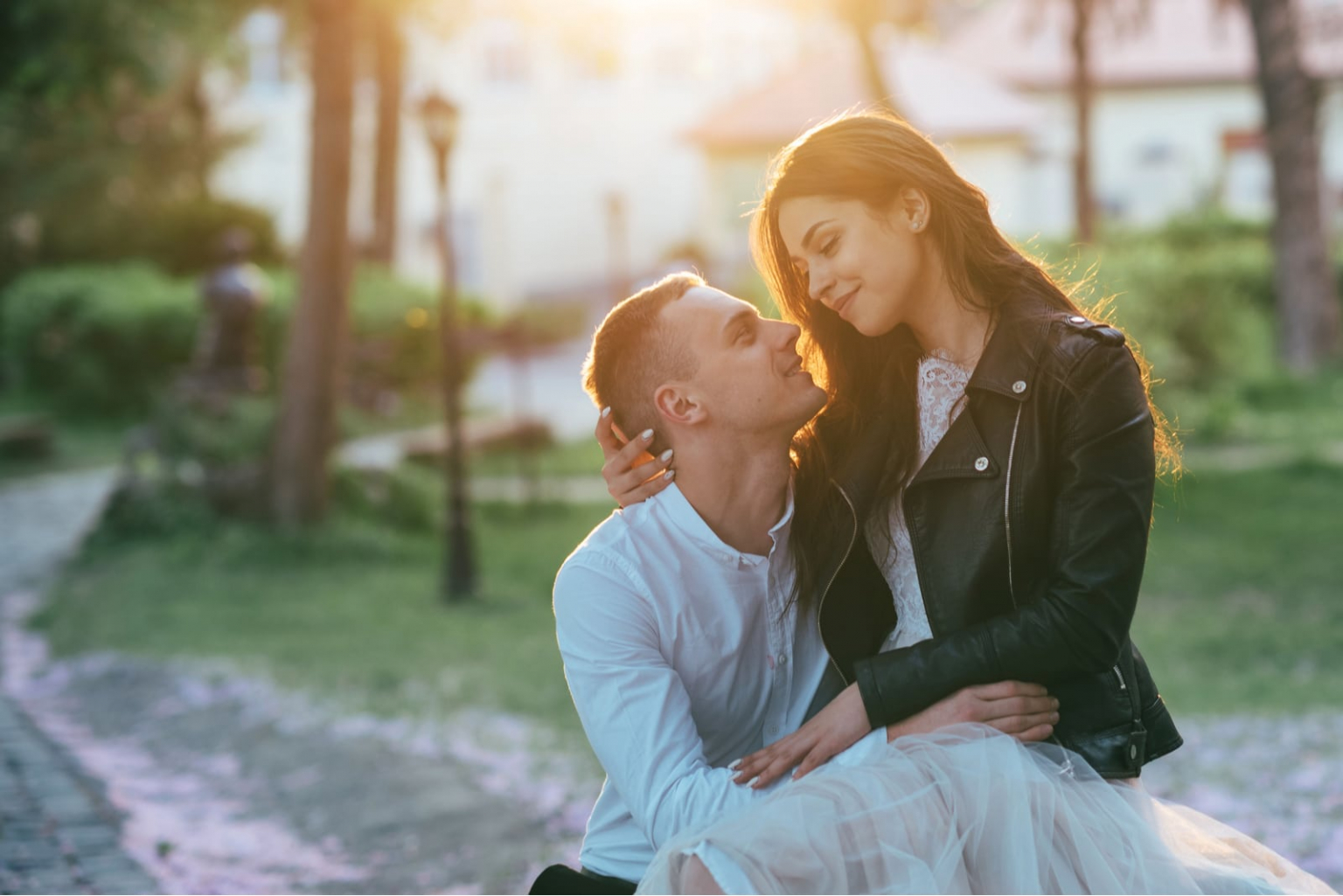 Deep Love Quotes: 160+ Inspirational Phrases (For Him And Her)