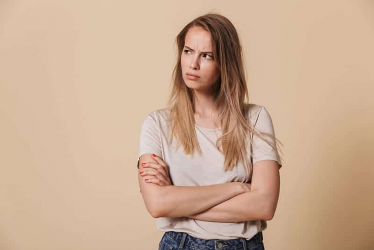 8 Most Common Mixed Signals Guys Send And Their Meaning