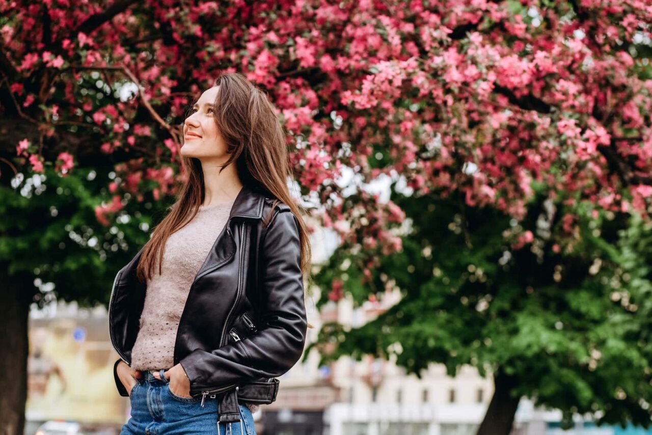 All About The Romantic Girl: How To Date, Understand, And Be Her