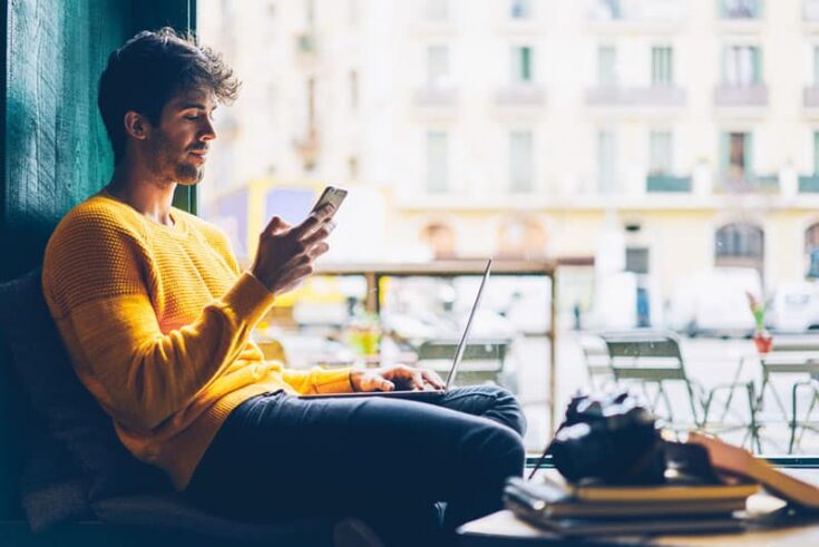 10 Texts Guys Send That Have Secret Meanings (Don't Fall For Them!)