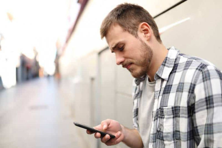 He Stopped Texting Me - What Does It Mean & What To Do?