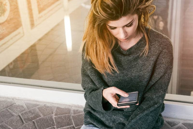 He Stopped Texting Me - What Does It Mean & What To Do?
