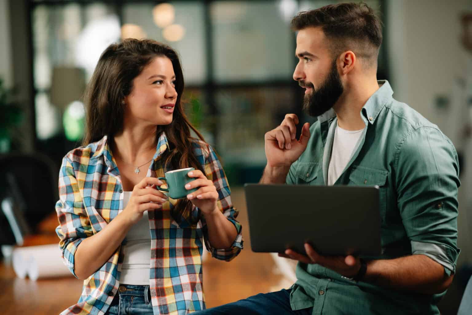 7 Things He’s Trying to Tell You By Using Prolonged Eye Contact