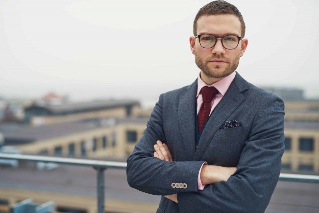 8 Most Common Mixed Signals Guys Send And Their Meaning