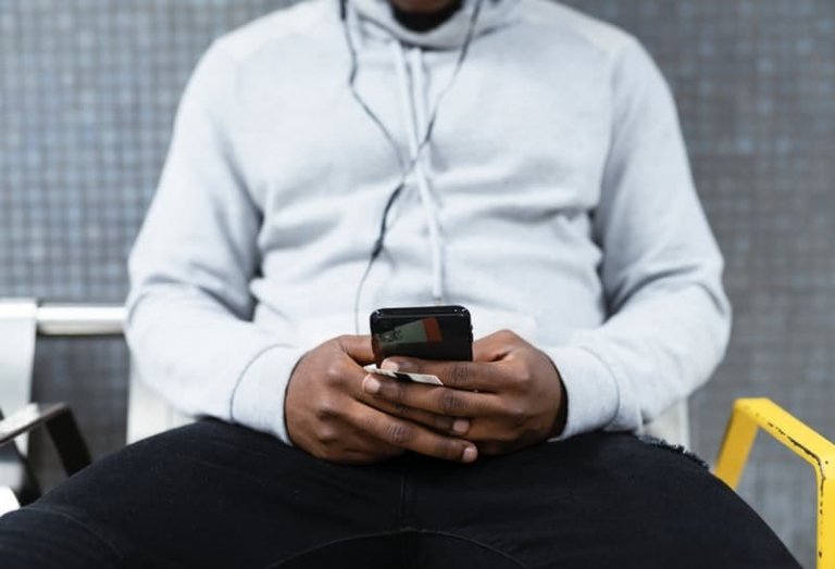 10 Texts Guys Send That Have Secret Meanings (Don't Fall For Them!)