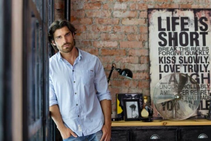 Telepathy In Love & 12 Powerful Signs Of Telepathic Connection