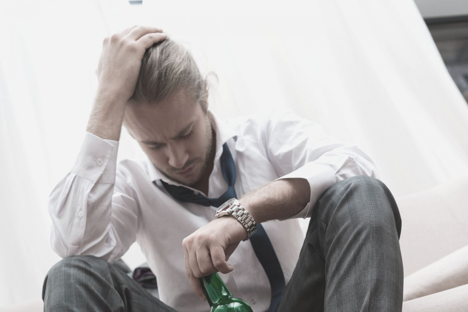 10 Warning Signs You're Dating An Alcoholic (And What You Can Do)