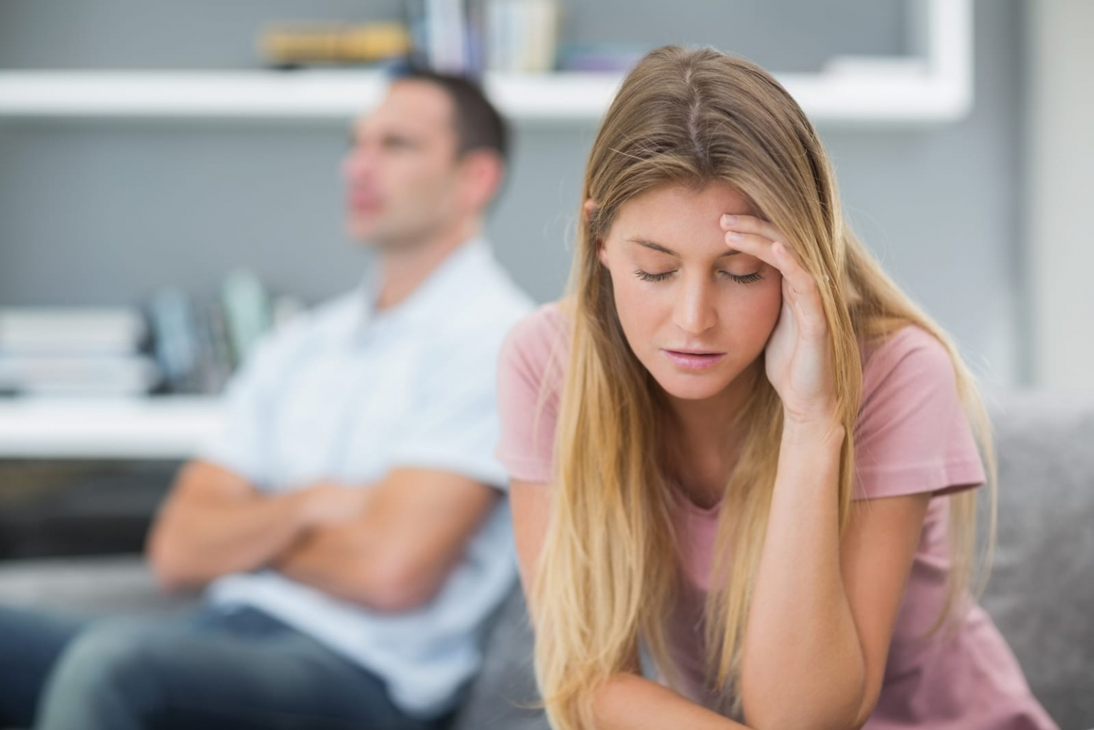 10 Warning Signs You're Dating An Alcoholic (And What You Can Do)
