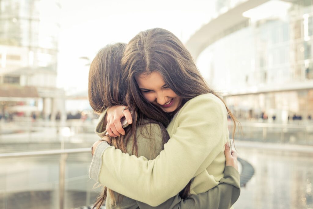 20 Signs Of A Good Friend (And Ways To Be An Even Better One)