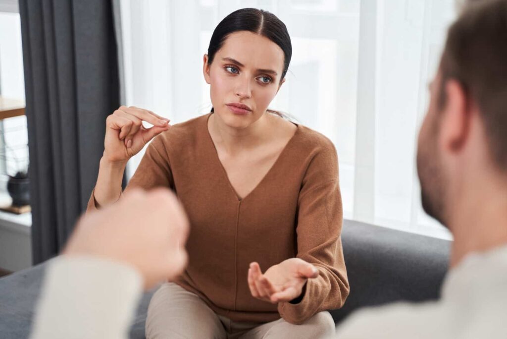 How To Tell Someone You're Not Interested: 7 Best Ways + Examples
