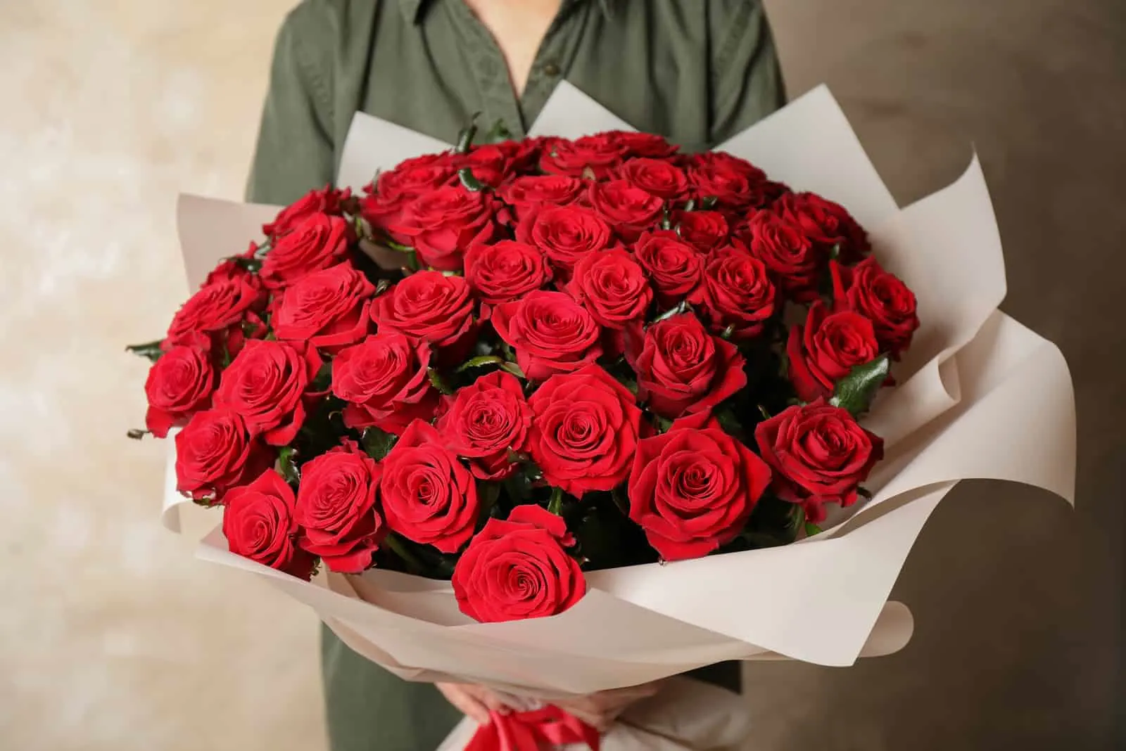 Red Rose Meaning In A Relationship (+12 Rose Color Meanings)