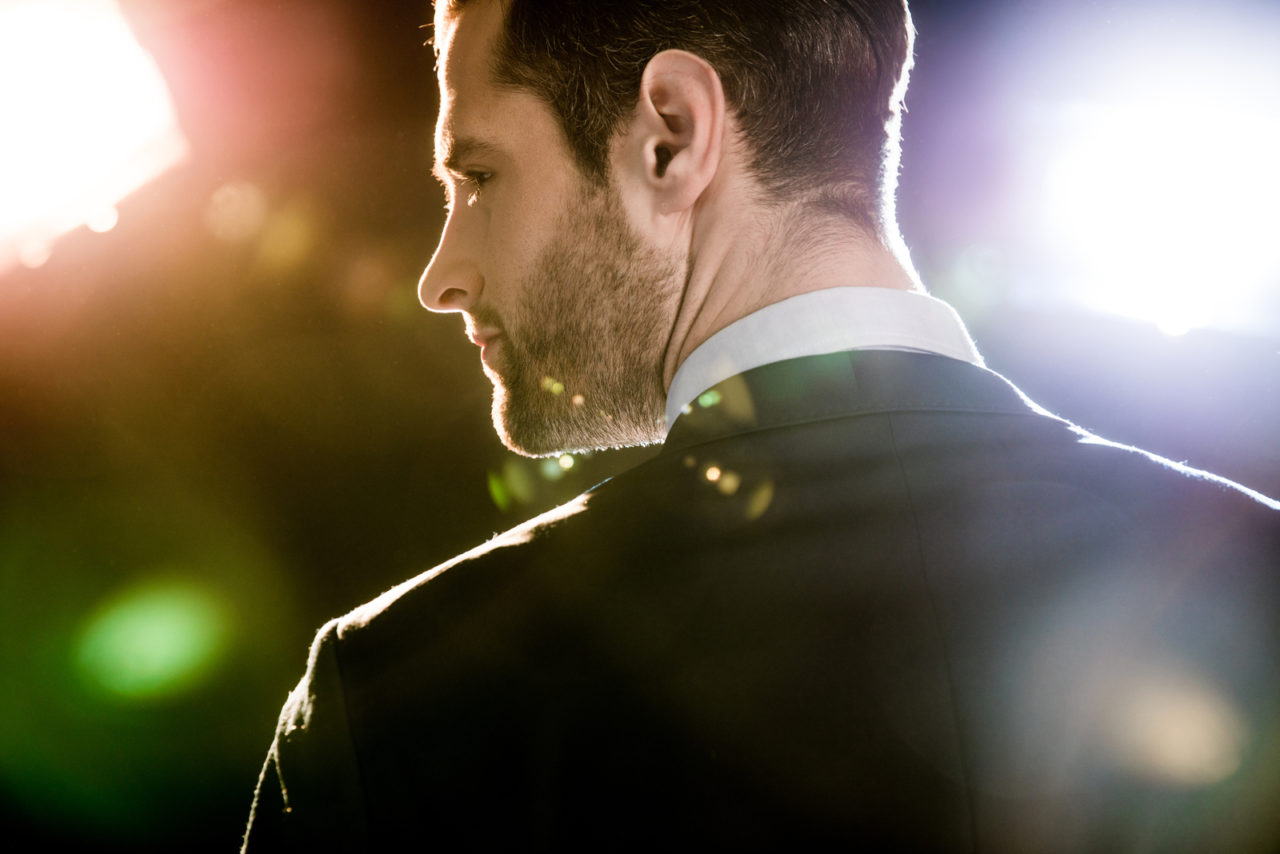 Unicorn Man (Meaning + 43 Telltale Signs You’re Dating One)