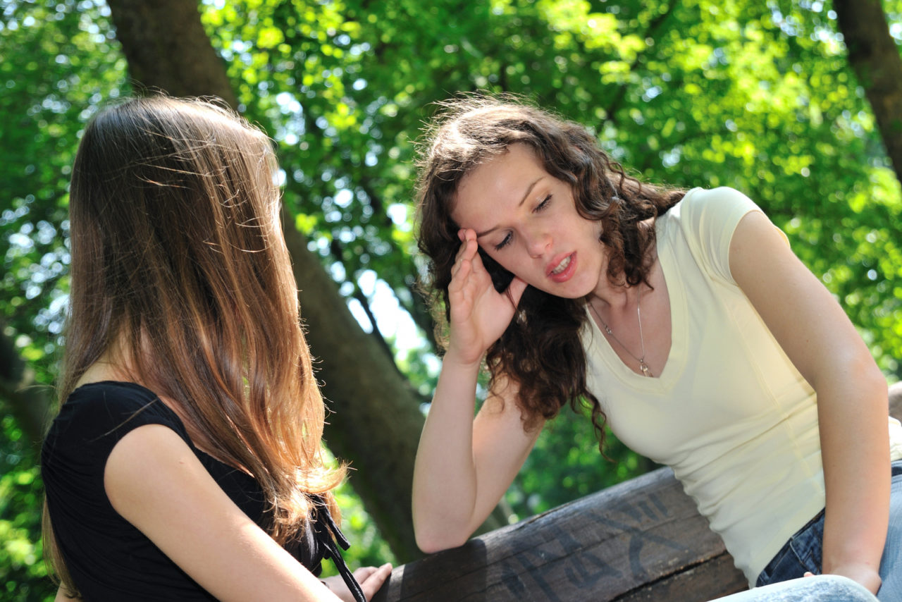 How To Comfort Someone: 18 Helpful Ways