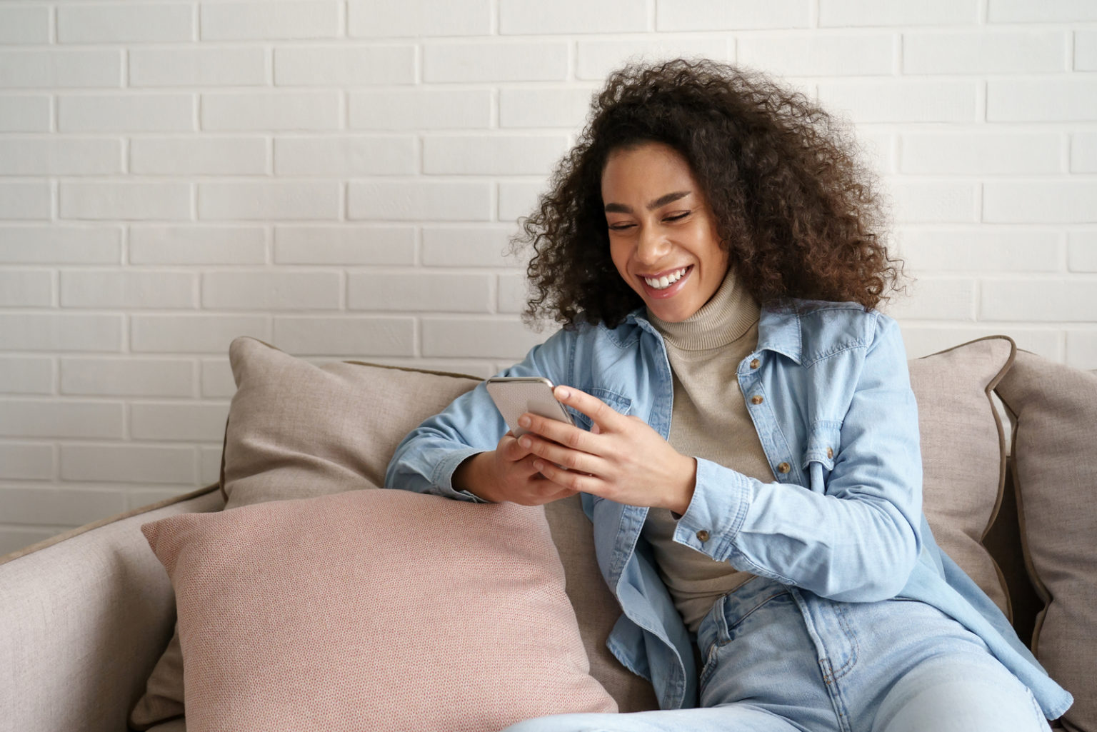 200 Best Tinder Openers + Tips On Creating Your Own