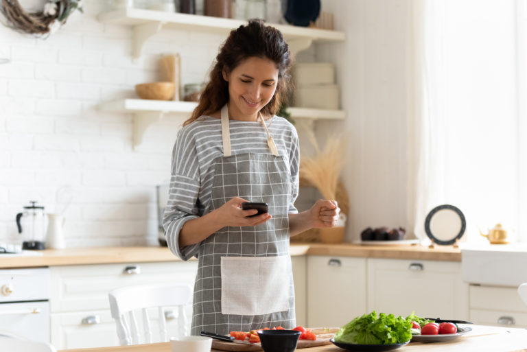 The Ultimate Guide To Being A Stay At Home Wife (19 Tips + More)