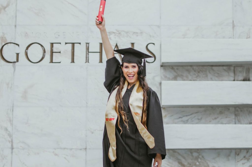 Valedictorian Speech: 11 Genius Tips For Writing One + Examples