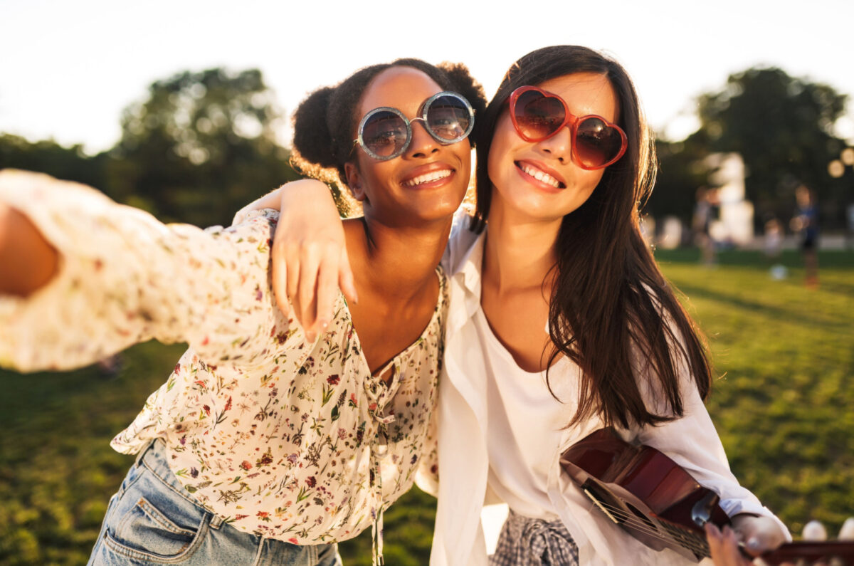 15 Characteristics In A Good Friend That Set The Bar High