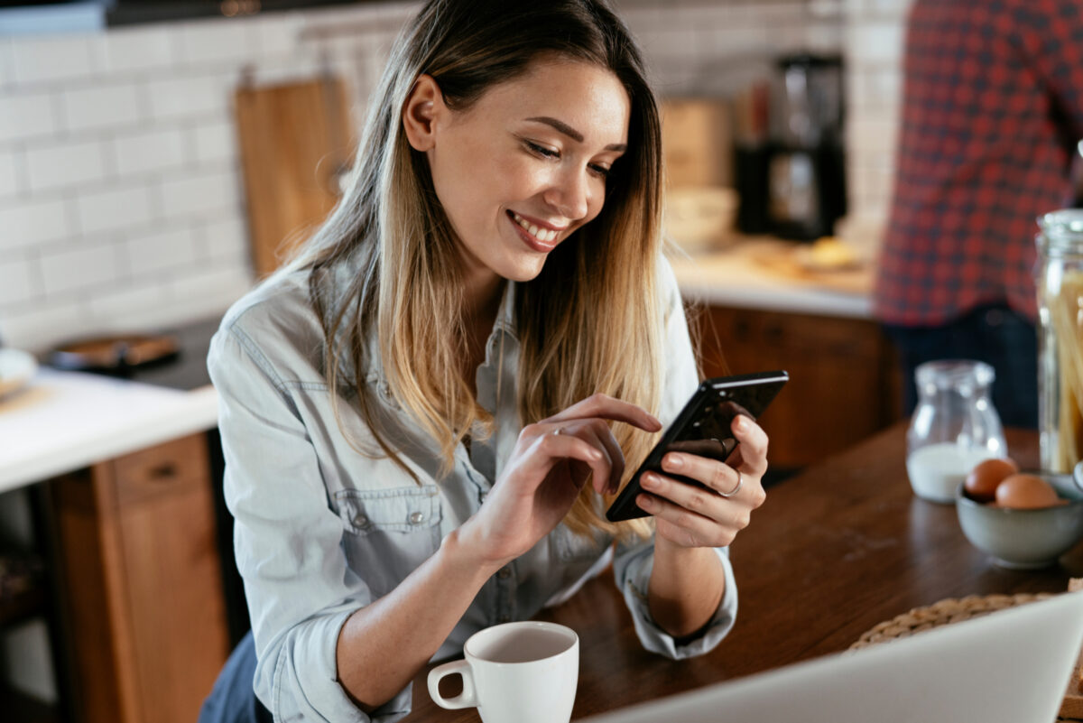 Should I Text Her? 22 Important Things To Think About First