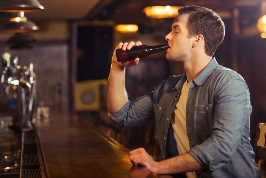 20 Definite Red Flags When Dating An Older Man