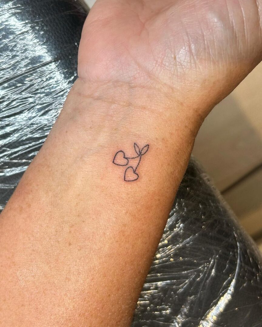 27 Incredibly Cute Micro Heart Tattoos That Will Make You Melt