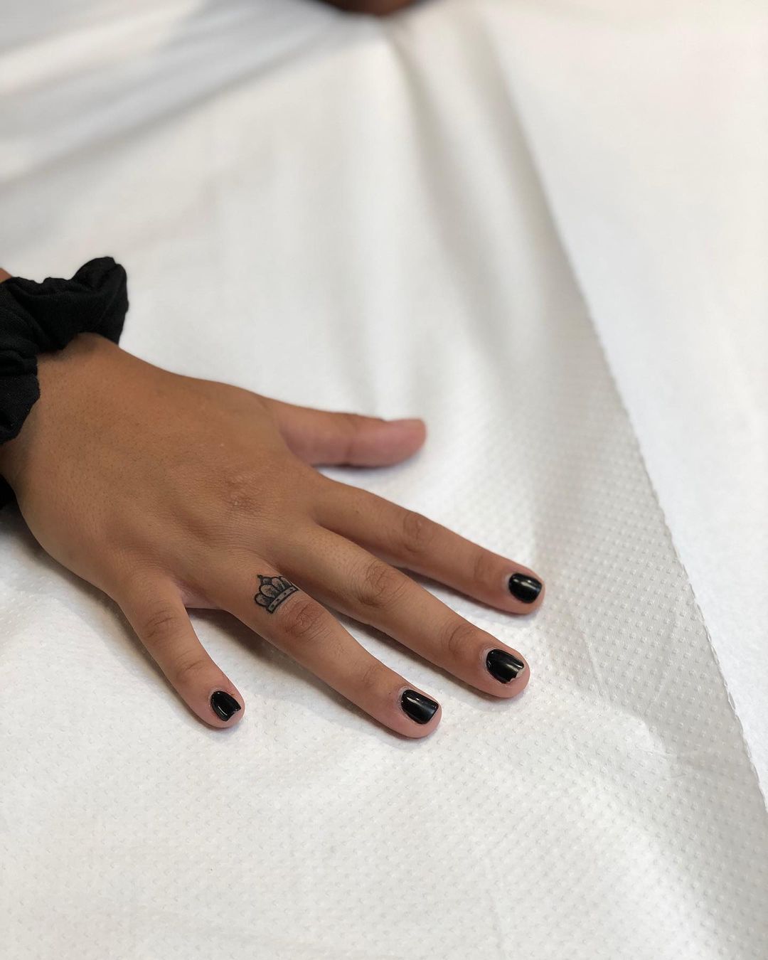 20 Amazing Small Finger Tattoos For Chic And Subtle Statement - Love Bright