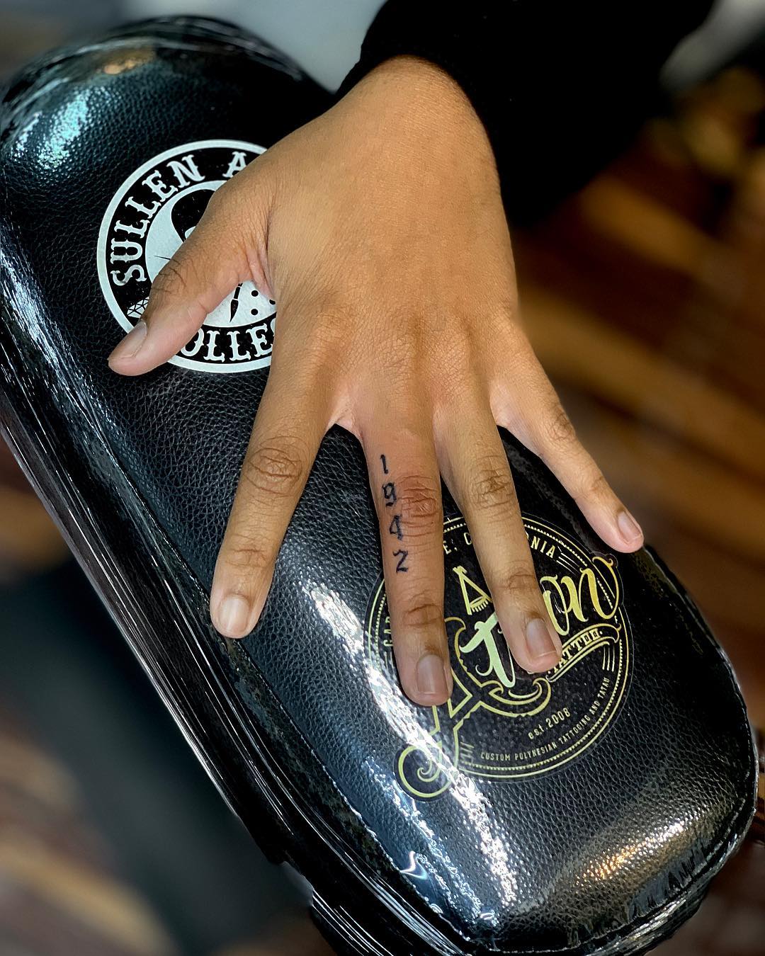 22 Charming Small Finger Tattoos With Big Personality