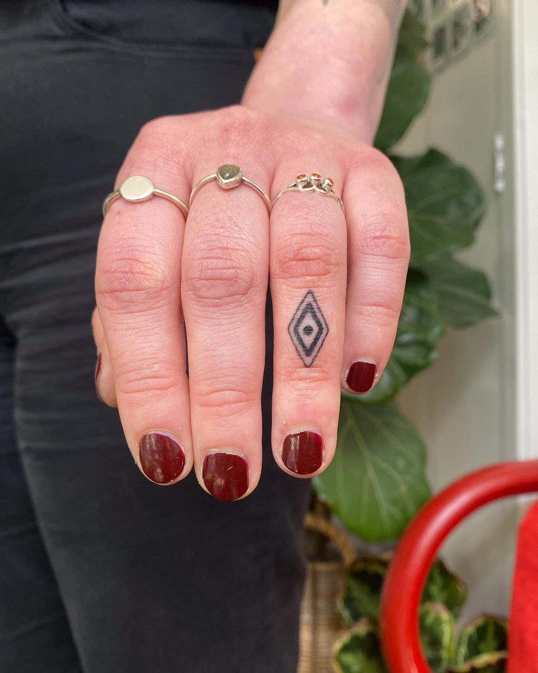 20 Amazing Small Finger Tattoos For Chic And Subtle Statement - Love Bright
