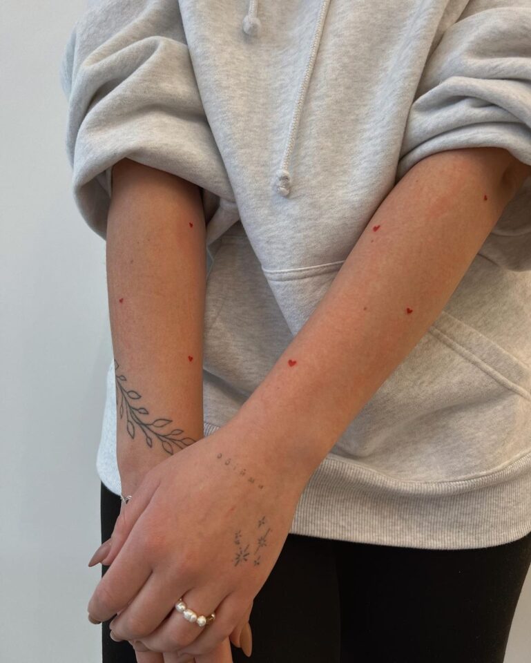 27 Incredibly Cute Micro Heart Tattoos That Will Make You Melt