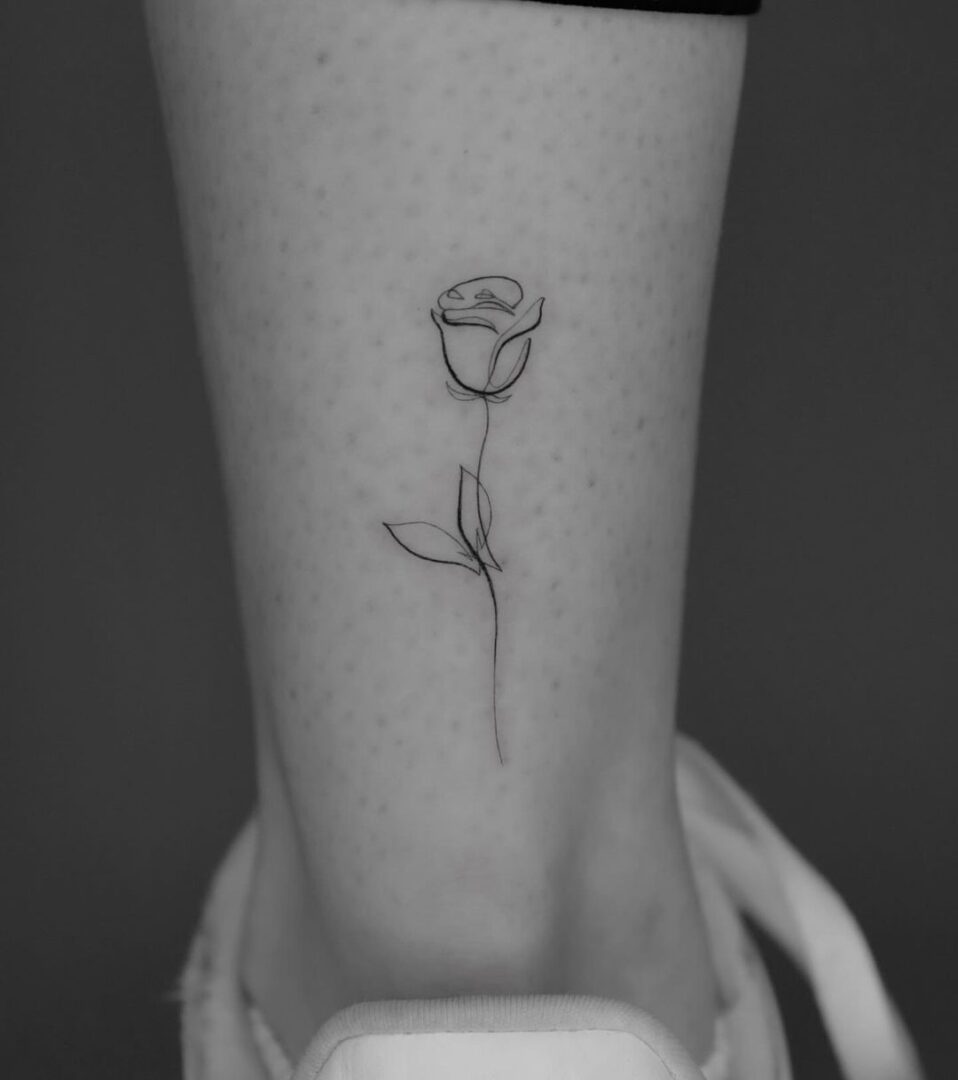 27 Fabulous Single Line Tattoos You’ll Wanna Rock
