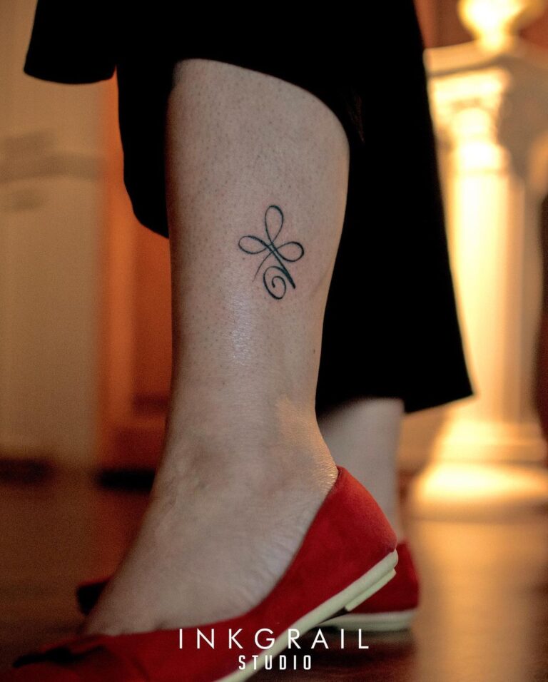 26 Inspiring Strength Tattoos That Are All About Empowerment And Inner ...