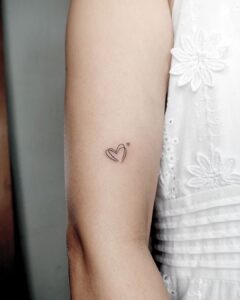 27 Incredibly Cute Micro Heart Tattoos That Will Make You Melt