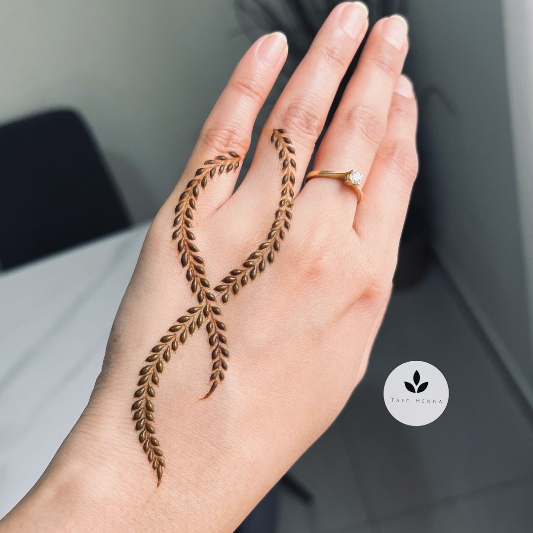 22 Lovely Small Henna Tattoo Ideas To Inspire Your Next Temporary Ink