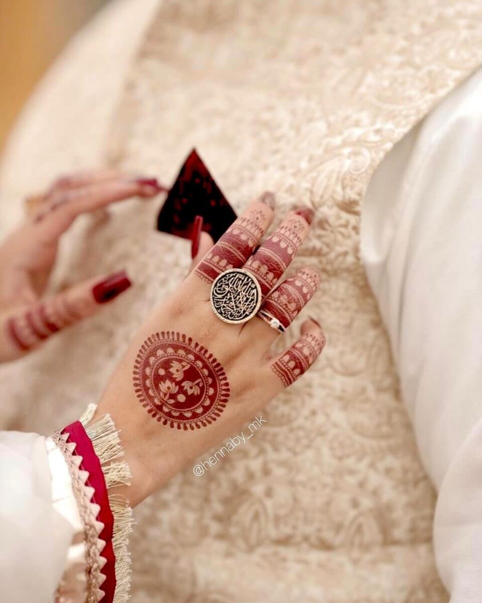 22 Lovely Small Henna Tattoo Ideas To Inspire Your Next Temporary Ink