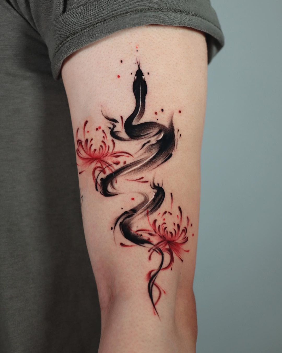 22 Red Spider Lily Tattoos That Are Simply Remarkable