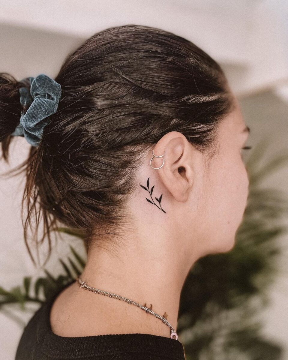 27 Elegant Behind The Ear Tattoos Perfect For A Chic And Subtle Look