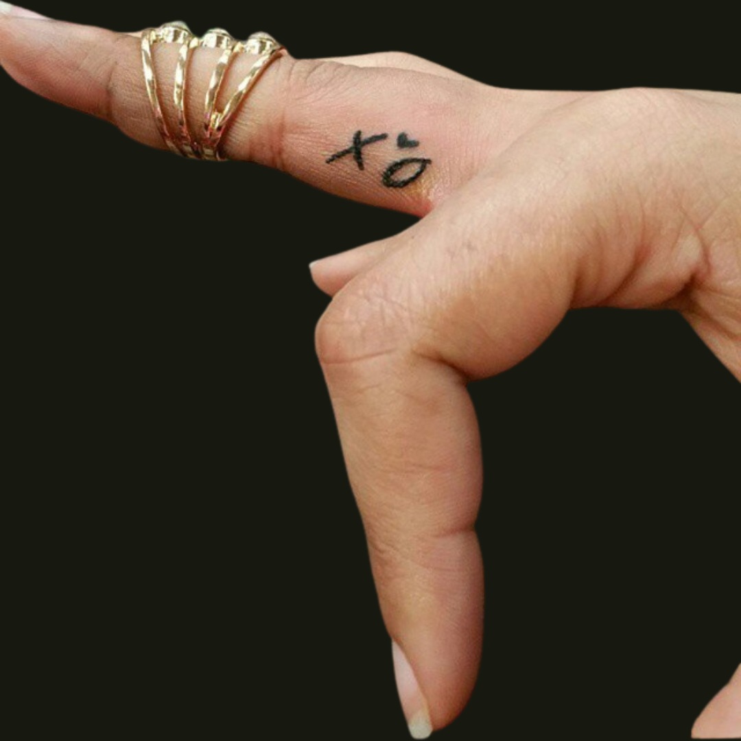 27 Trendy & Cute XO Tattoos To Mark Your Skin With