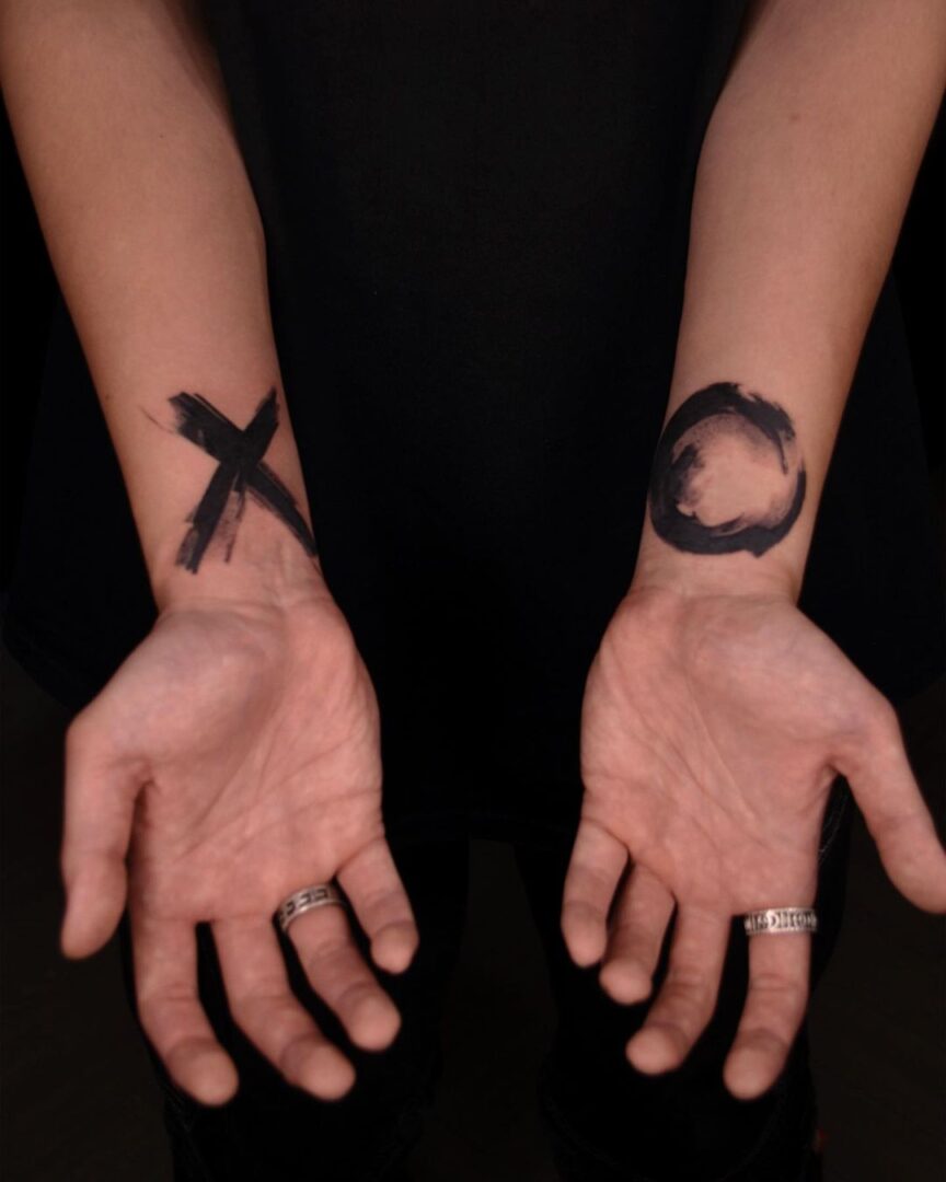 27 Trendy & Cute XO Tattoos To Mark Your Skin With