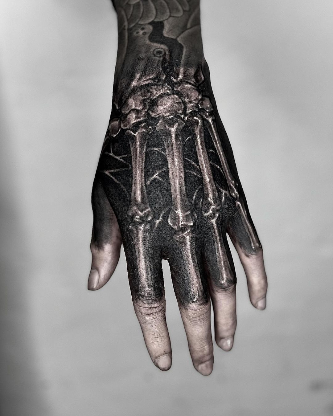13 Eerie Bone Hand Tattoos That Will Give You Goosebumps