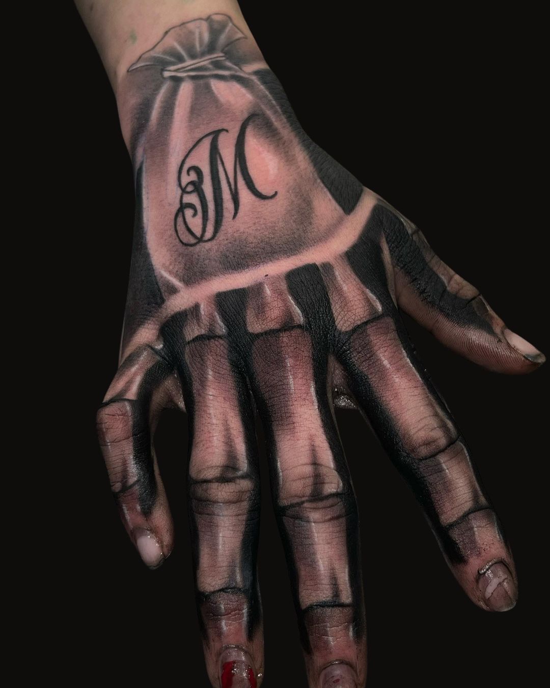 13 Eerie Bone Hand Tattoos That Will Give You Goosebumps