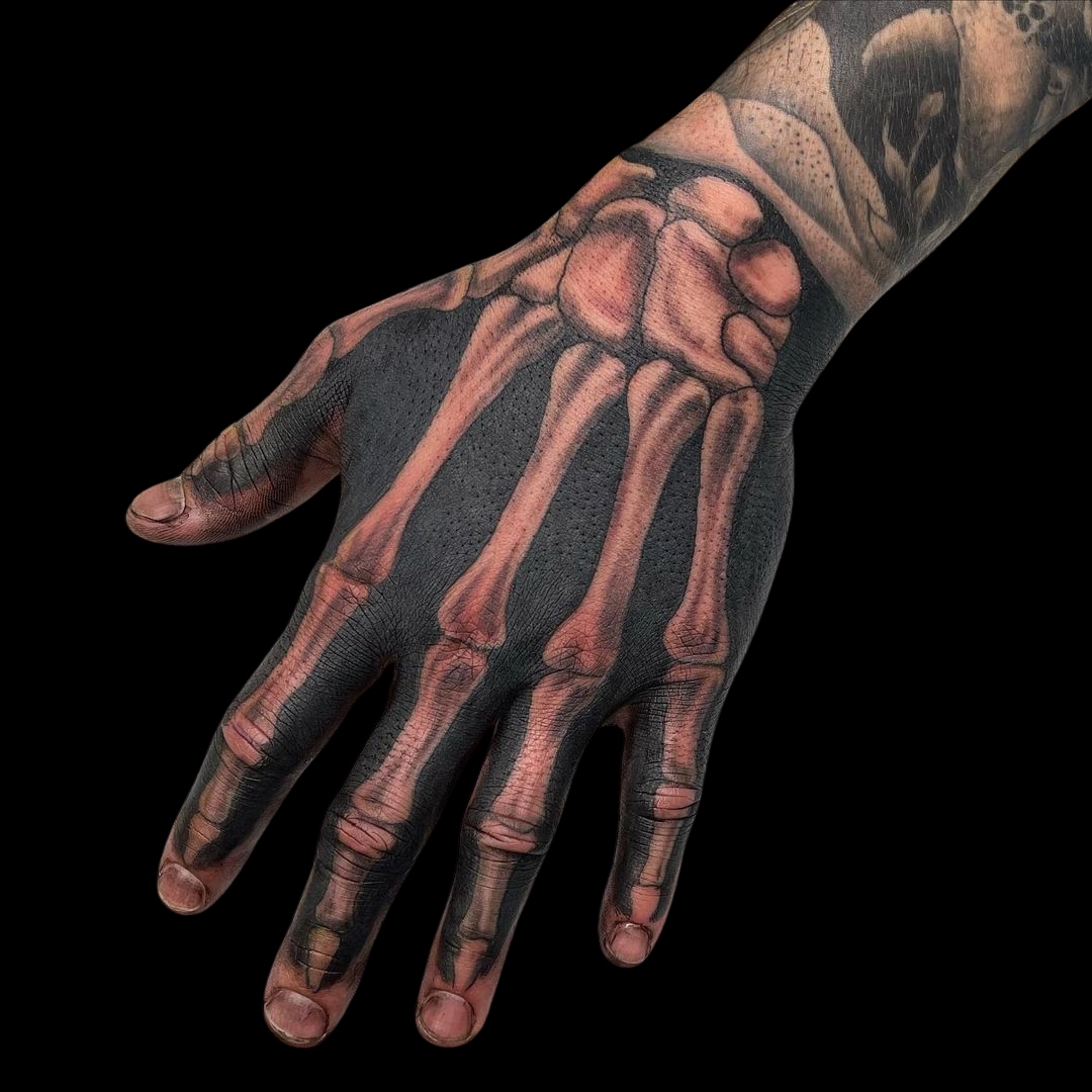 13 Eerie Bone Hand Tattoos That Will Give You Goosebumps