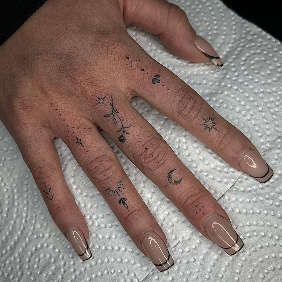 22 Cool Finger Tattoos You’ll Want To Get Tattooed