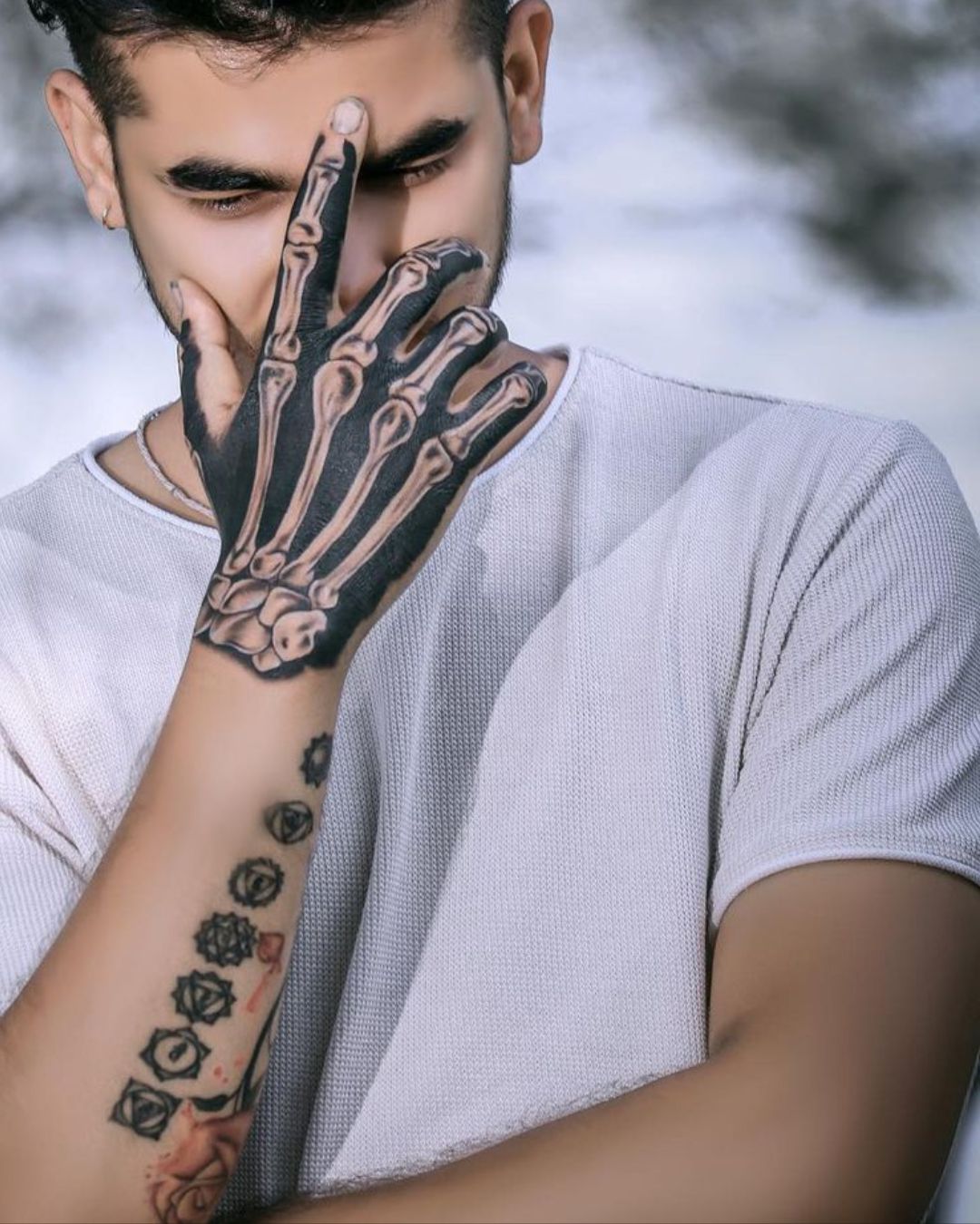 13 Eerie Bone Hand Tattoos That Will Give You Goosebumps