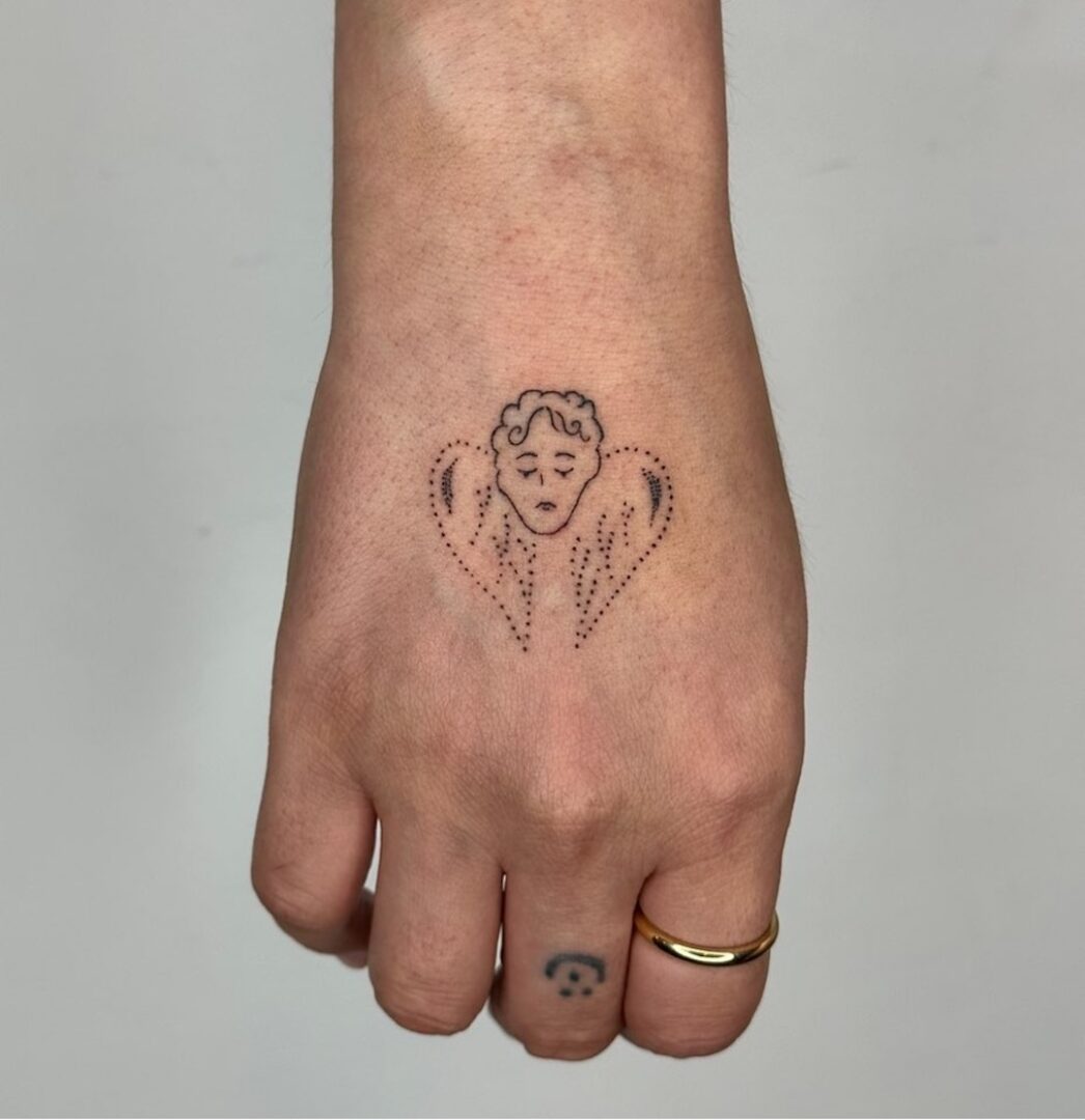 22 Graceful Hand Tattoos for Women You’ll Want to Get Immediately