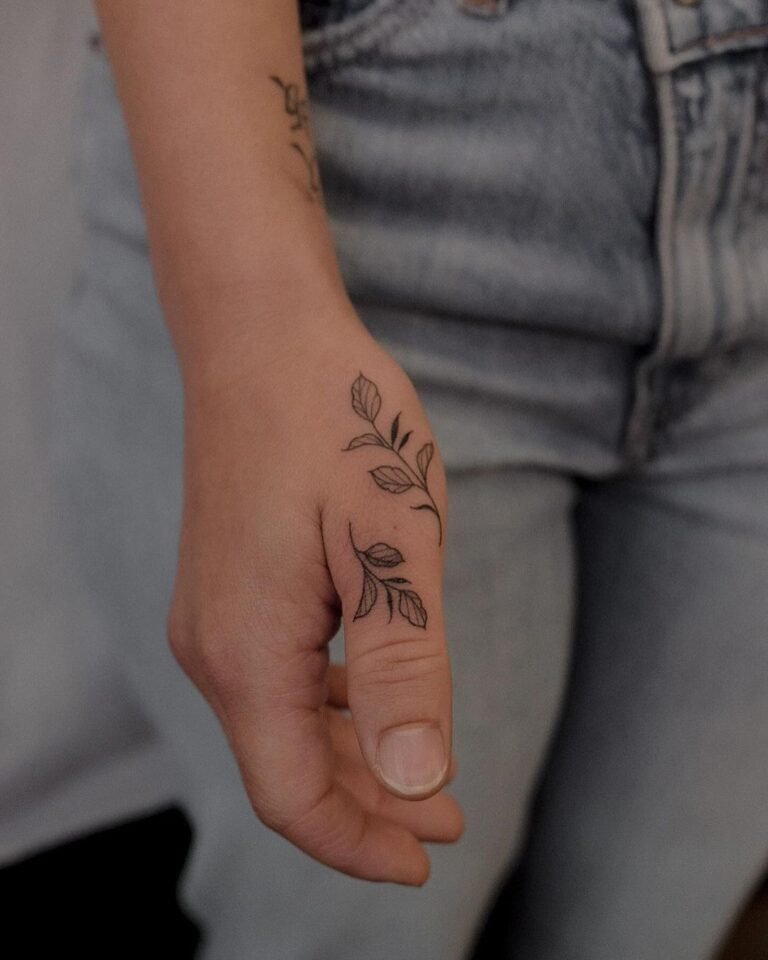 22 Cool Finger Tattoos You’ll Want To Get Tattooed