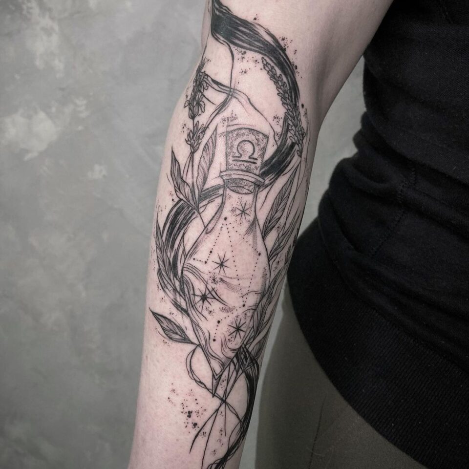 12 Witchy Flash Tattoos That Are Beyond Magical