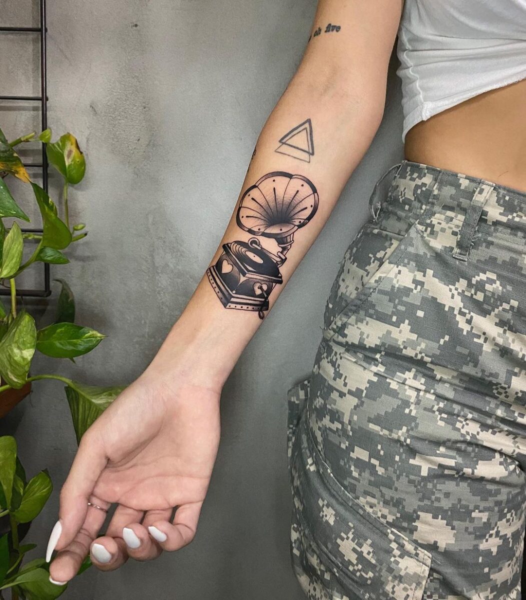 13 Really Cool Black And Grey Traditional Tattoos You'll Wish You Have