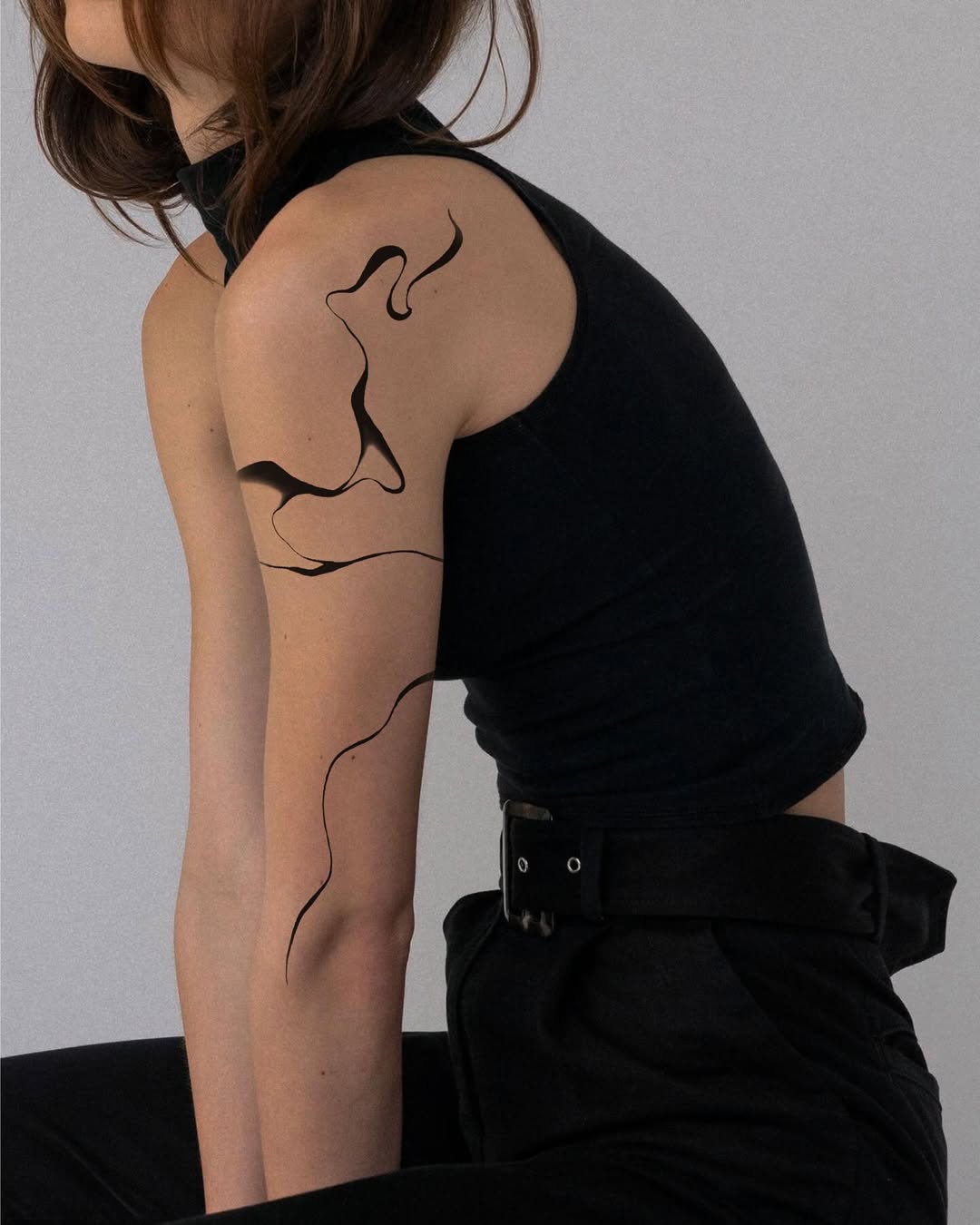 15 Artsy And Elegant Flow Tattoos Every Woman Will Love