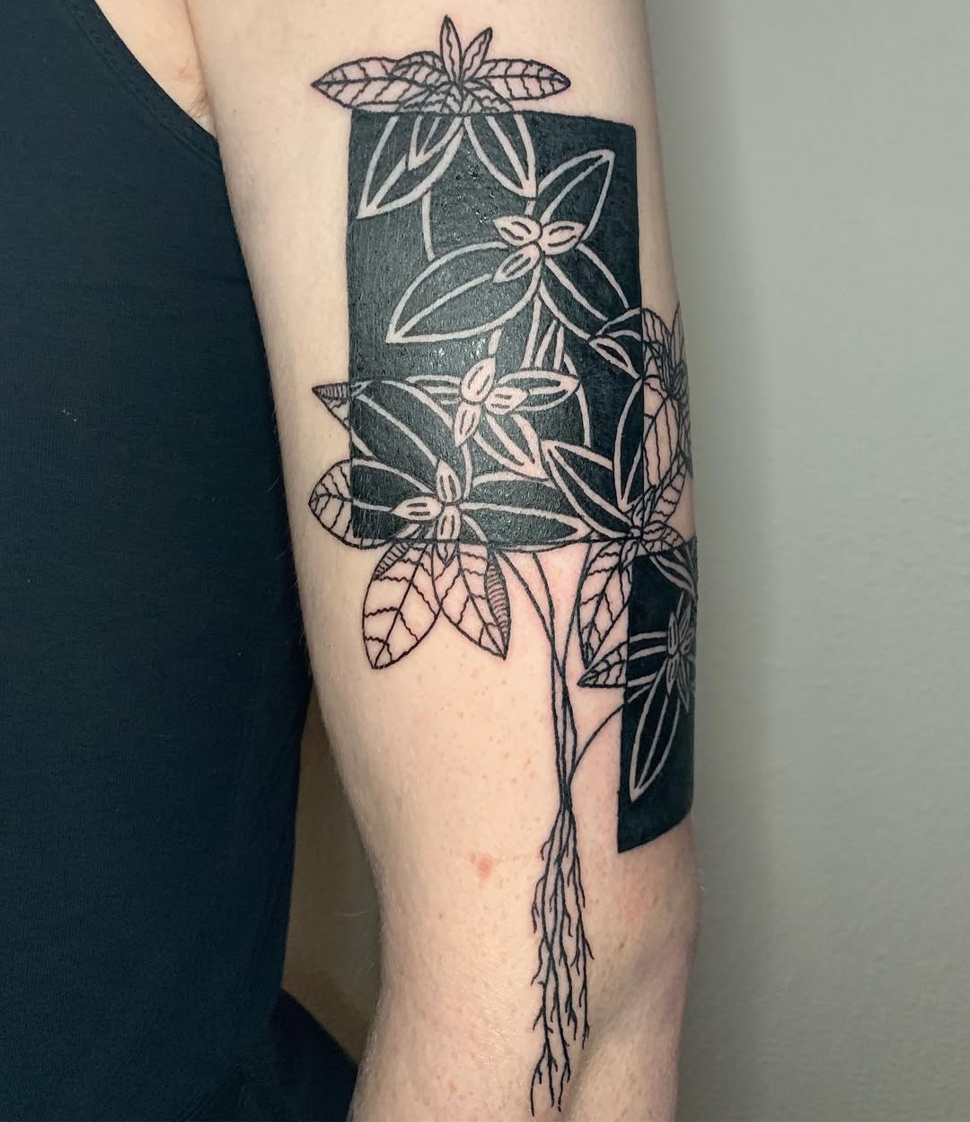 14 Incredible Negative Space Tattoos That Use The Emptiness To Create ...