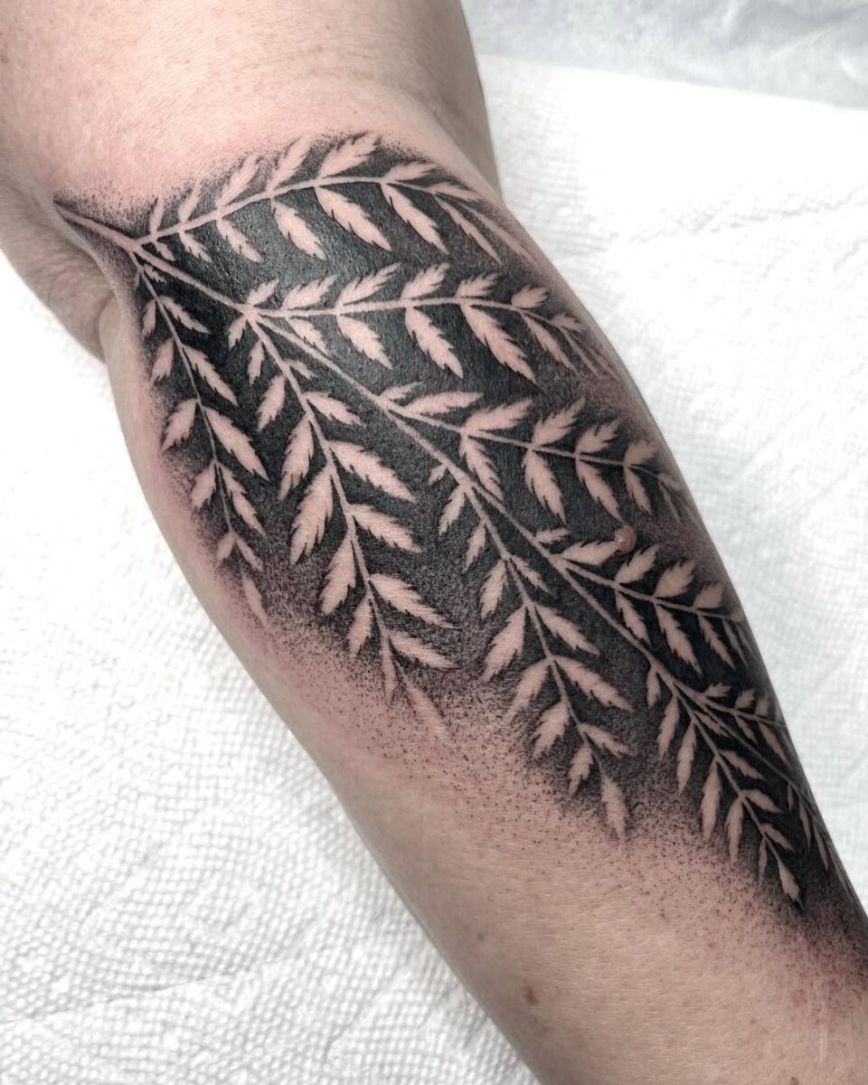 14 Incredible Negative Space Tattoos That Use The Emptiness To Create ...